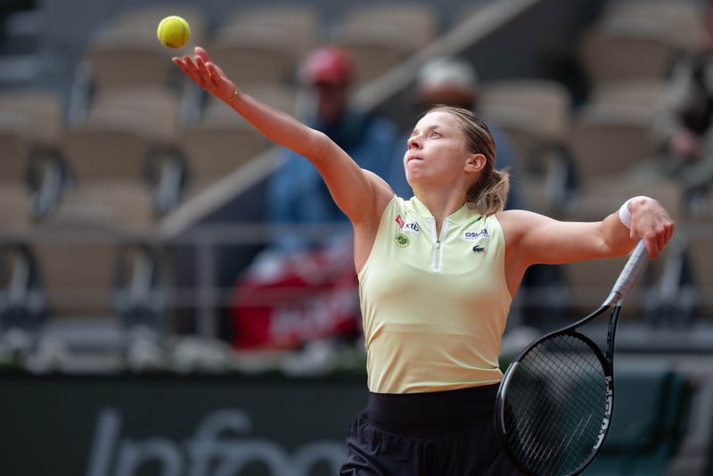 Tennis-Chwalinska emerges from depression and Swiatek's shadow to shine ...