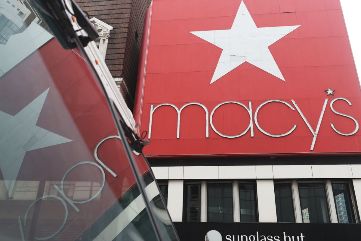 Macy’s beats expectations with fourth consecutive sales gain