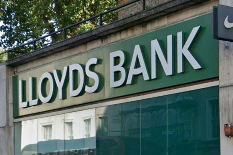 Lloyds and Halifax online banking down as customers unable to make payments