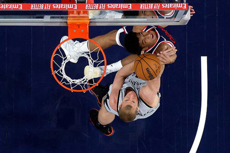Mason Plumlee's season began with the Hornets. Now he's suiting up in ...