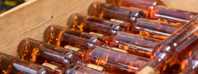 Whiskey chemistry propels microscopic machines through liquid