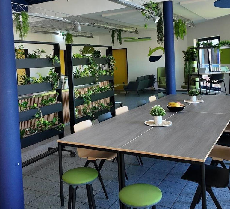 Stadt baut Cafeteria zu multifunktionalem Raum um