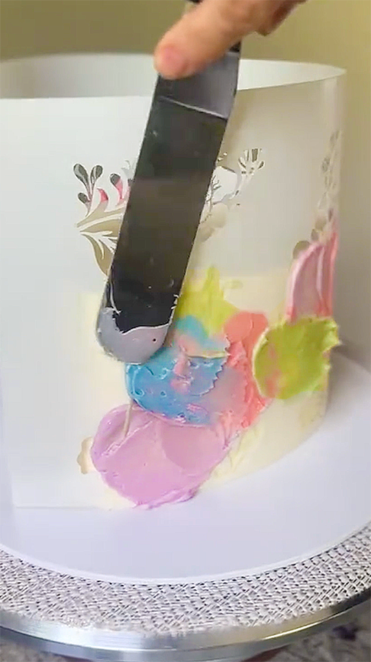 DIY cake stencil 👀
