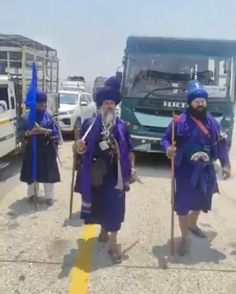 Nihang Sikhs impose symbolic 'Khalsa tax' on Himachal vehicles in ...