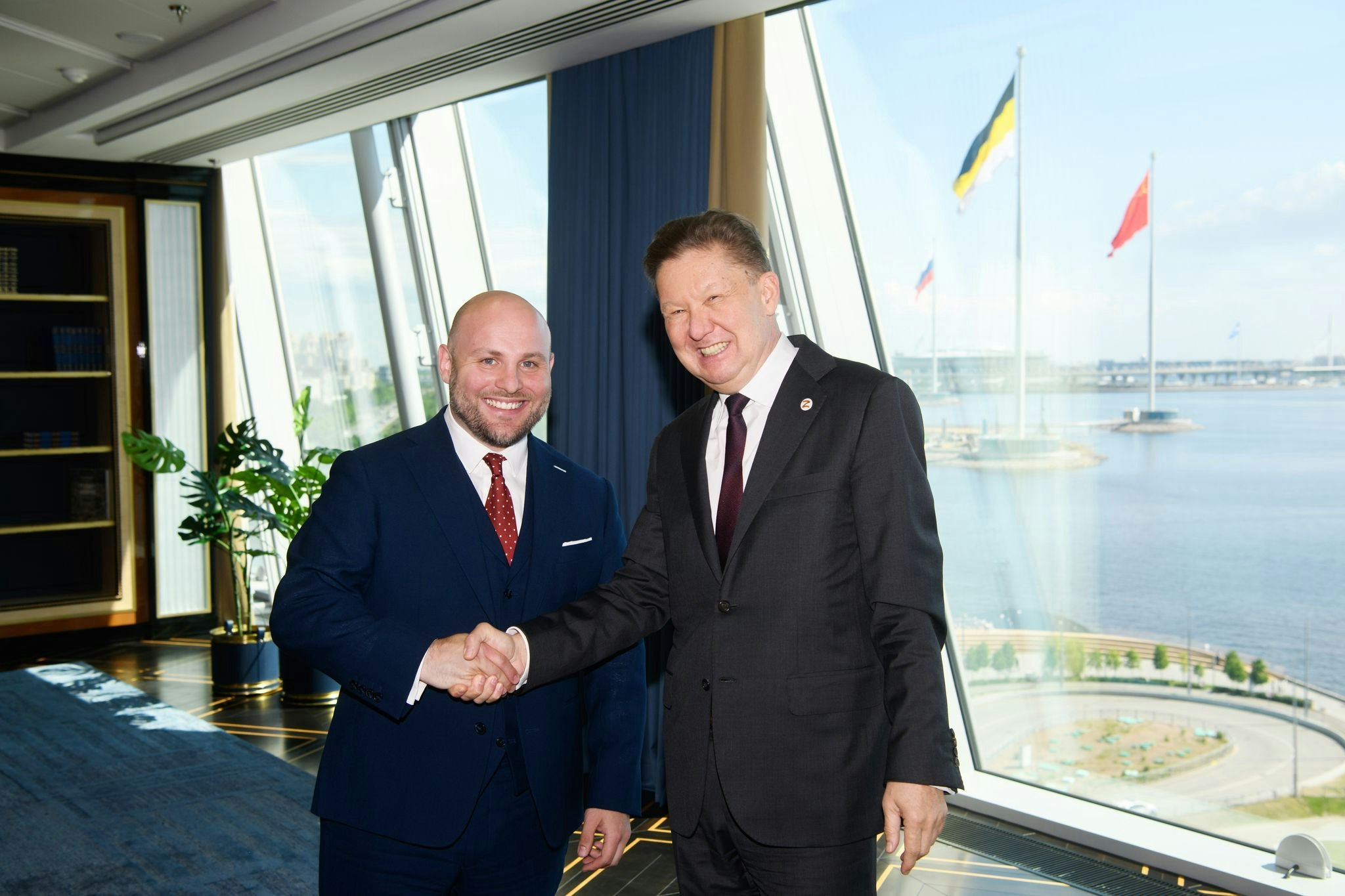 Kritik an AfD-Reise: Politiker treffen Gazprom-Chef trotz Warnung in ...