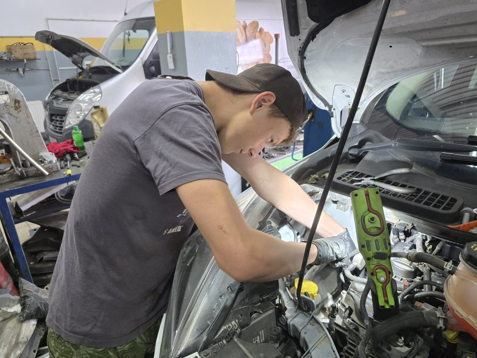 Uczniowie technikum ZDZ w Starachowicach zdobywali doświadczenie w ...