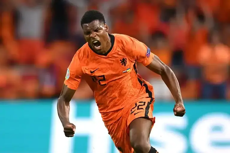 Denzel Dumfries está prestes a ser anunciado pelo Real Madrid