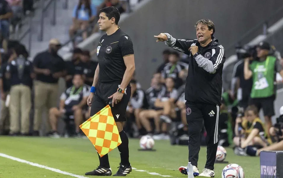Inter Miami keeps Hoyos as coach and eyes Casemiro deal