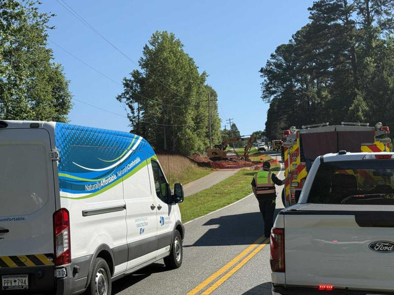 Cut gas line shuts down road in Anderson, fire officials say