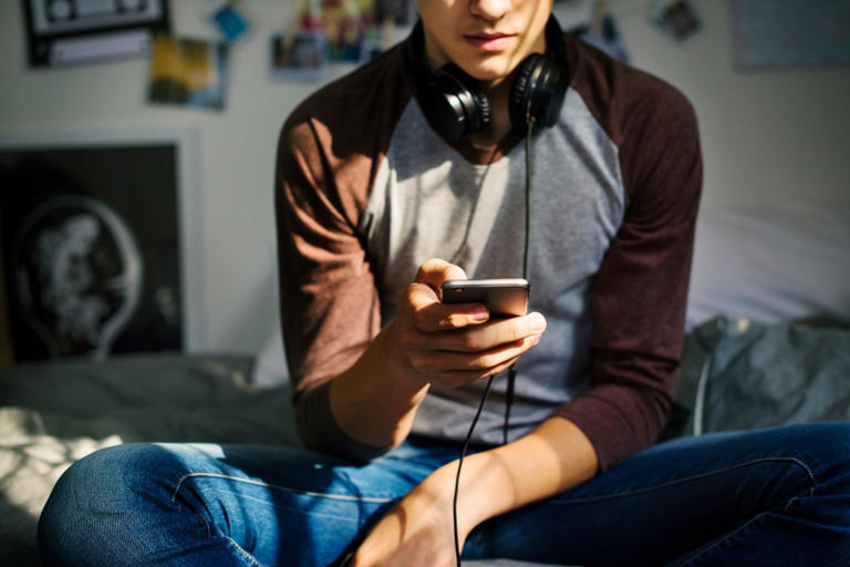 Teen boys are choosing AI girlfriends over real-life relationships ...