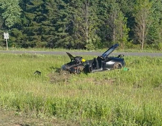 Lamborghini crashes onto Hwy. 403 in Brantford allegedly after racing ...