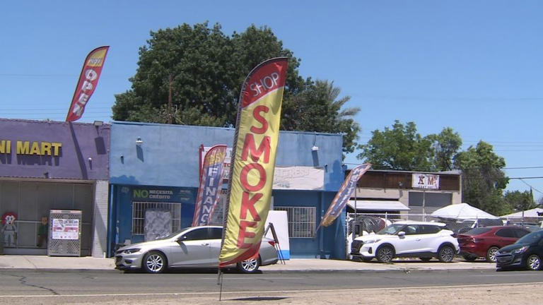 Man shot during attempted robbery at smoke shop in Fresno