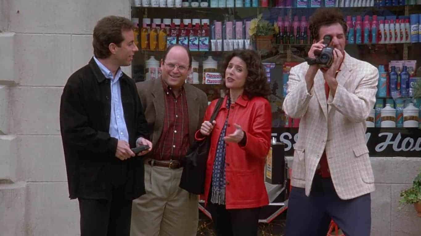 20 classic sitcom scenes that feel very different today