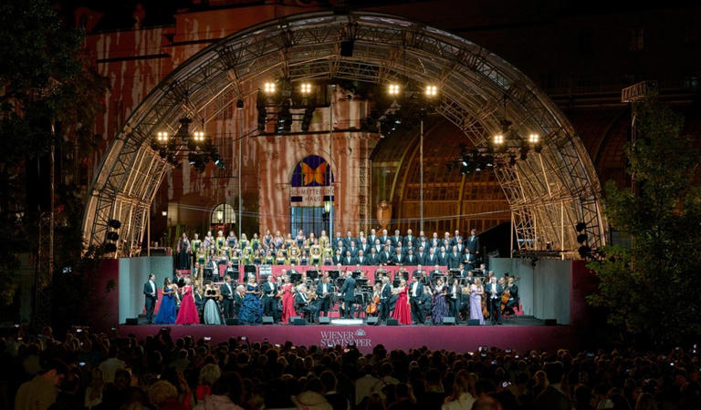 Jonas Kaufmann und Elīna Garanča im Wiener Burggarten
