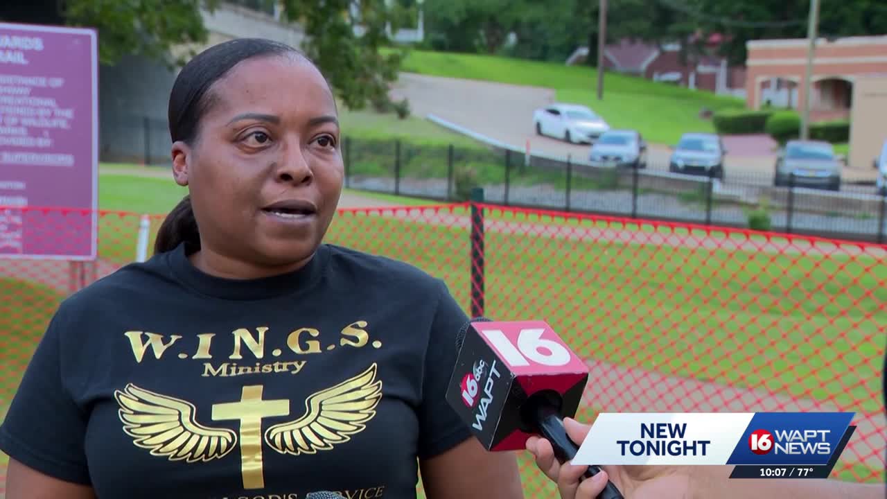 Edwards residents avoid smelly, discolored water