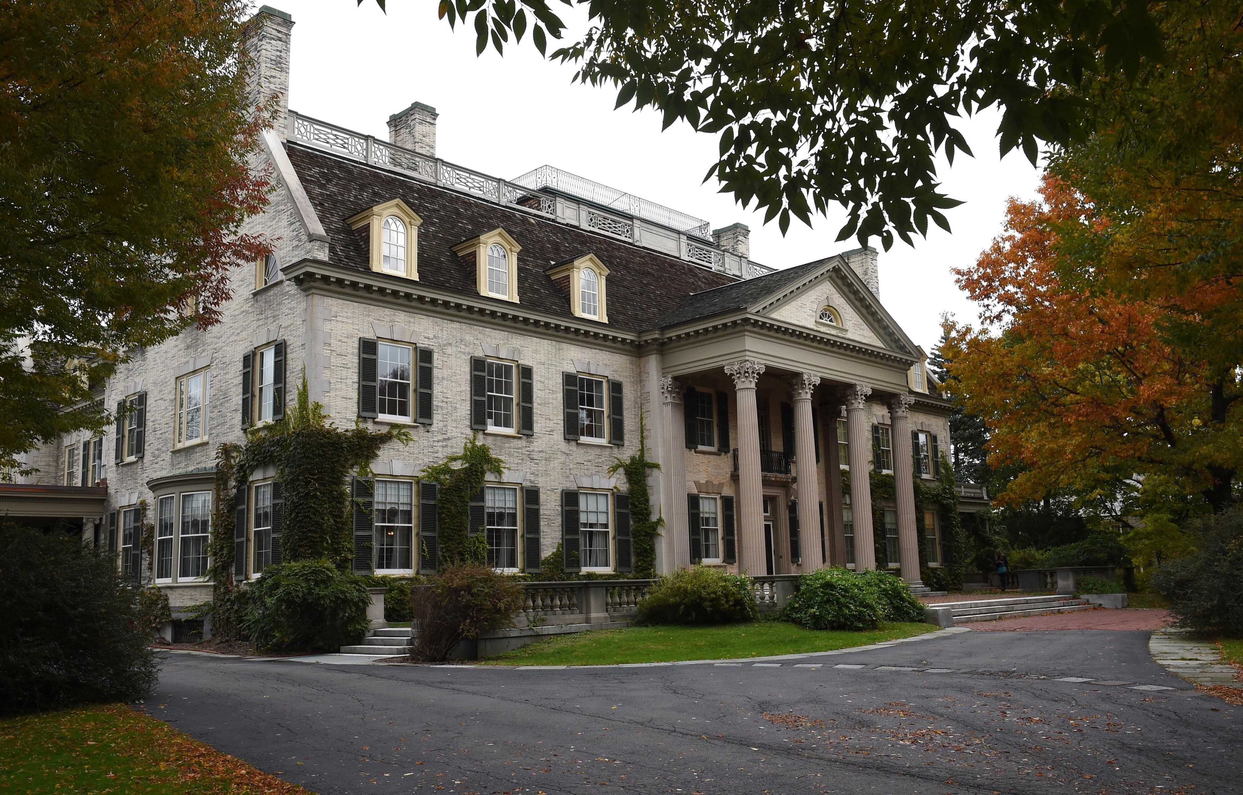 Upstate NY museum changes photo policy, with fees up to $600
