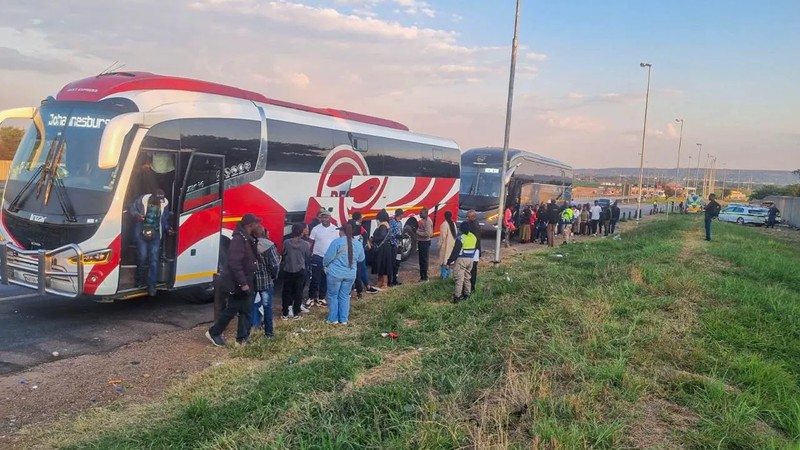 Authorities deport 50 undocumented foreign nationals in Limpopo border ...