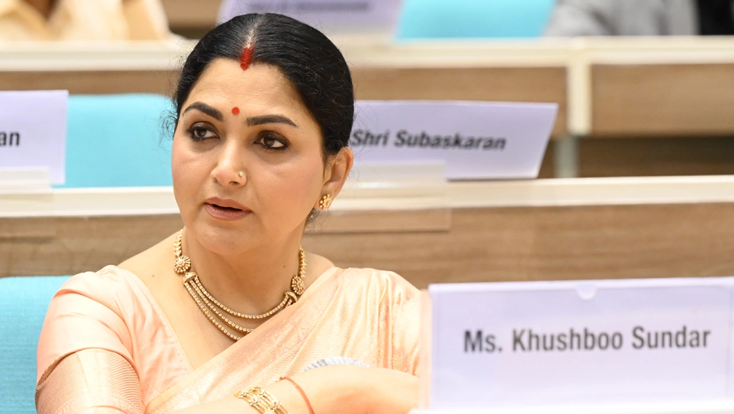 Khushbu Sundar invites CM Vijay to daughter Avantika’s wedding