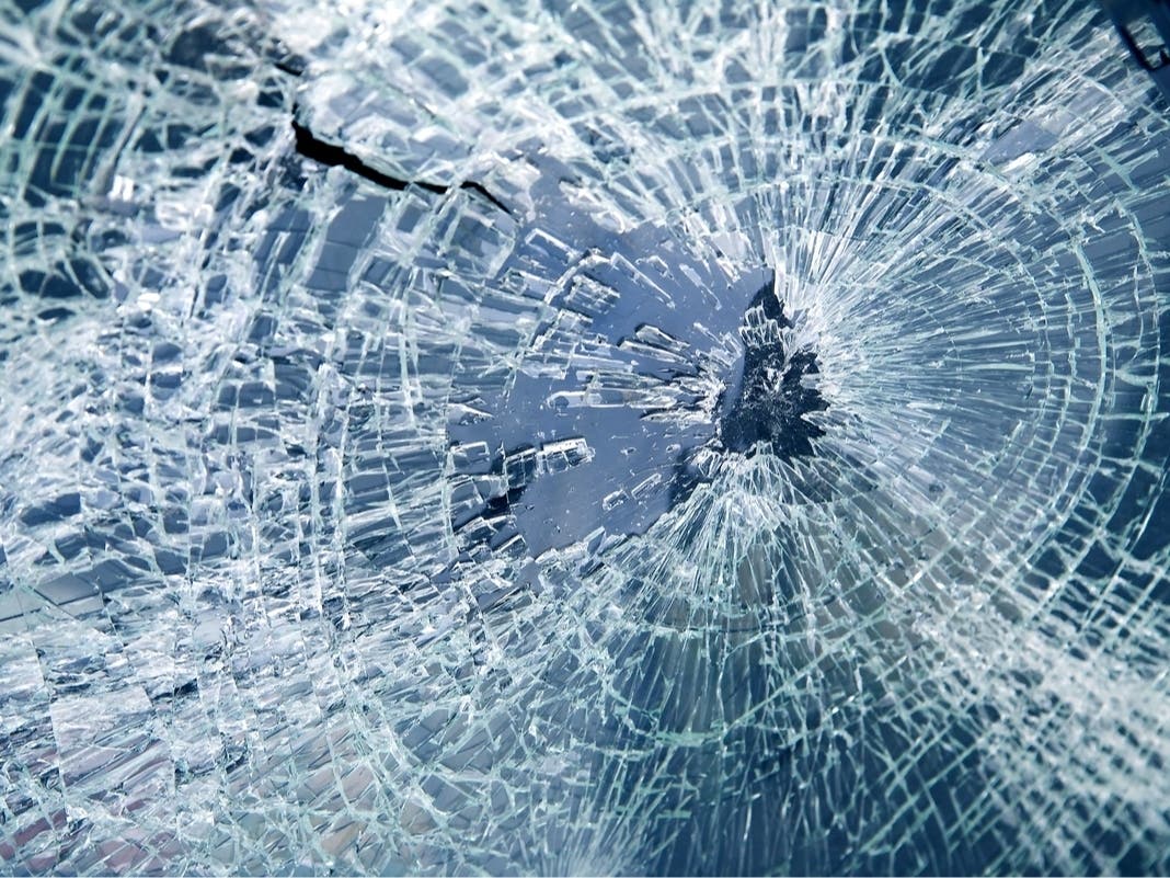 Chantilly man dies after 2-vehicle crash on Pleasant Valley Road