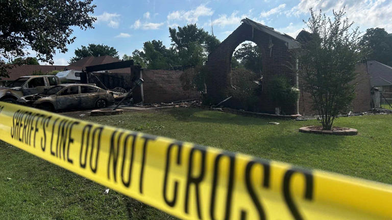 One woman killed and sheriff's deputy hurt in Dyer house fire