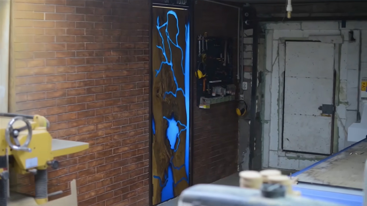 Crating Handmade Resin Door Becomes A Workshop Masterpiece