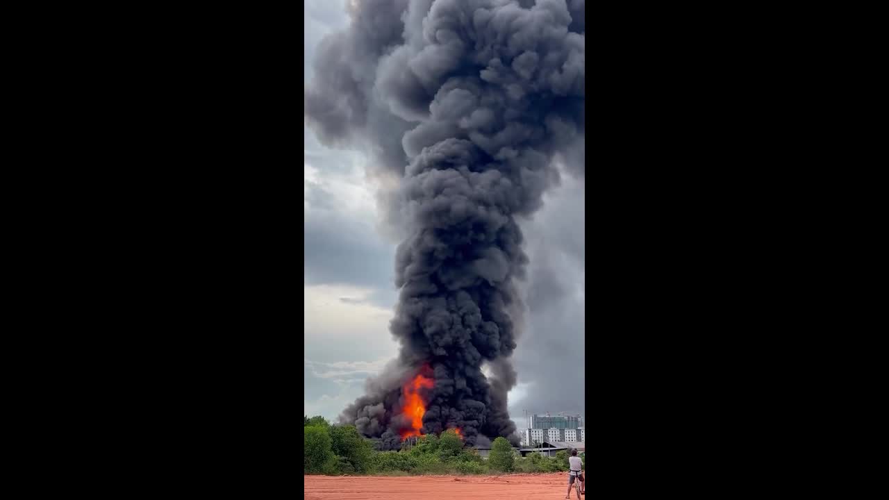Fire tears through recycling factory sending thick smoke in Malaysia
