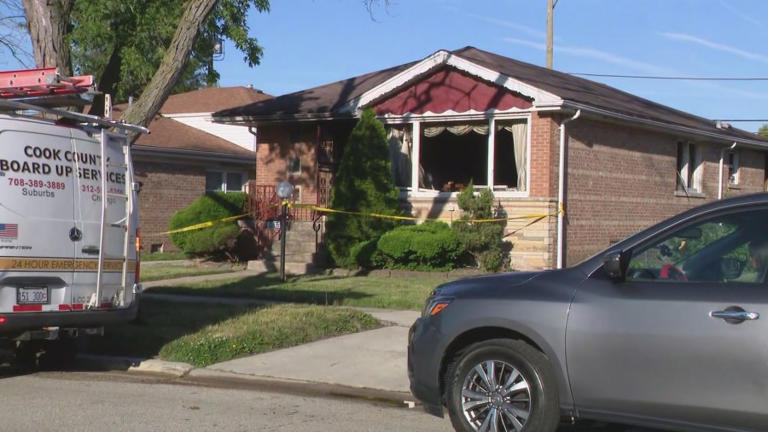 3 rescued from early-morning house fire in Roseland