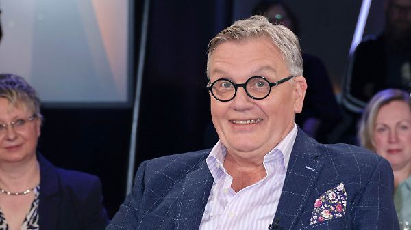 Er "schließt nichts mehr aus": Petition will Hape Kerkeling zum ...