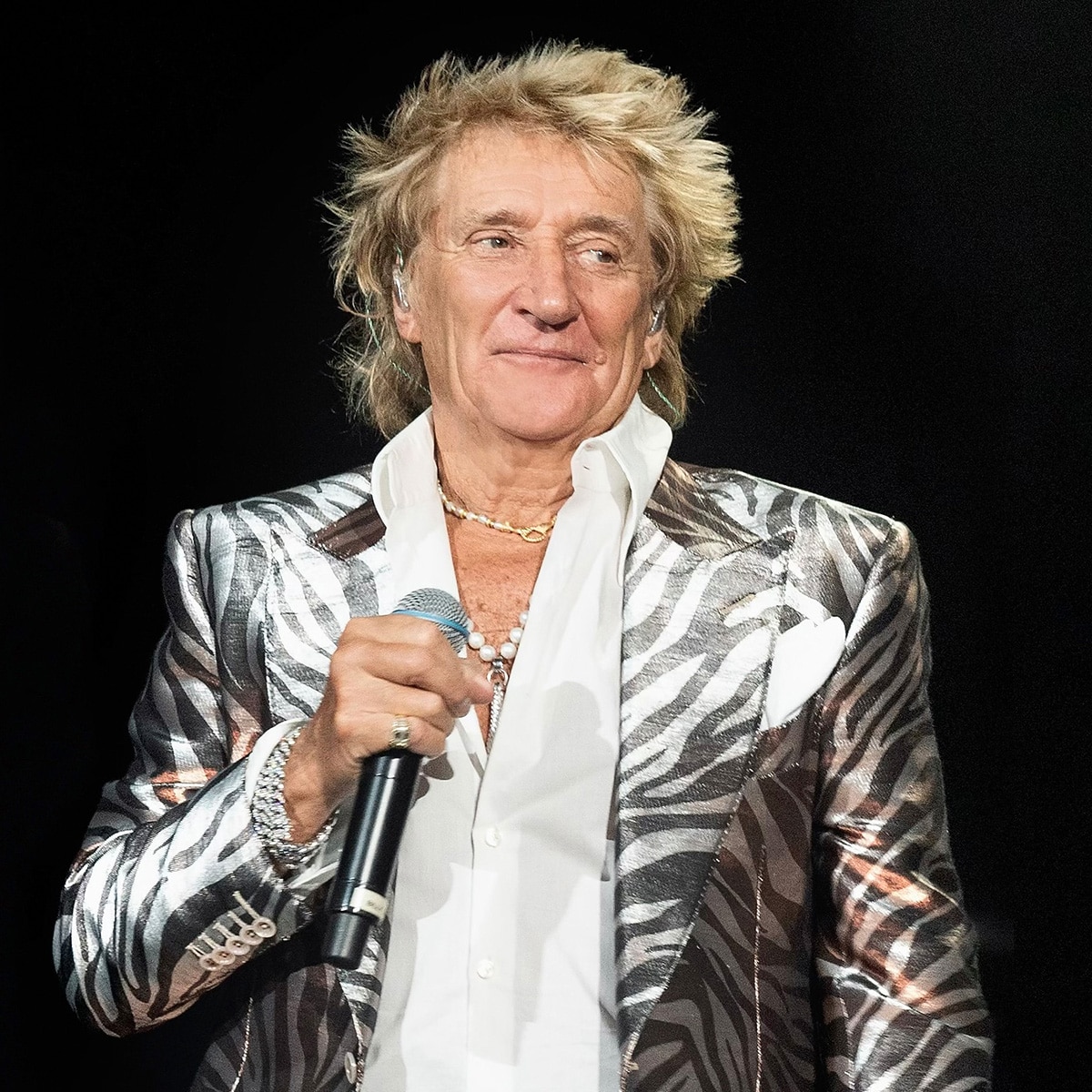Rod Stewart says awful illness led to Vegas show cancellations