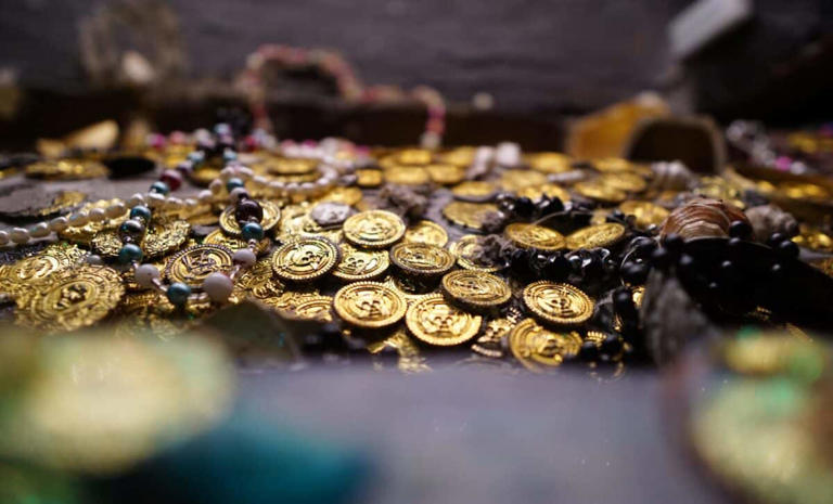 Workers found 117 gold artifacts buried in Germany during pipeline ...