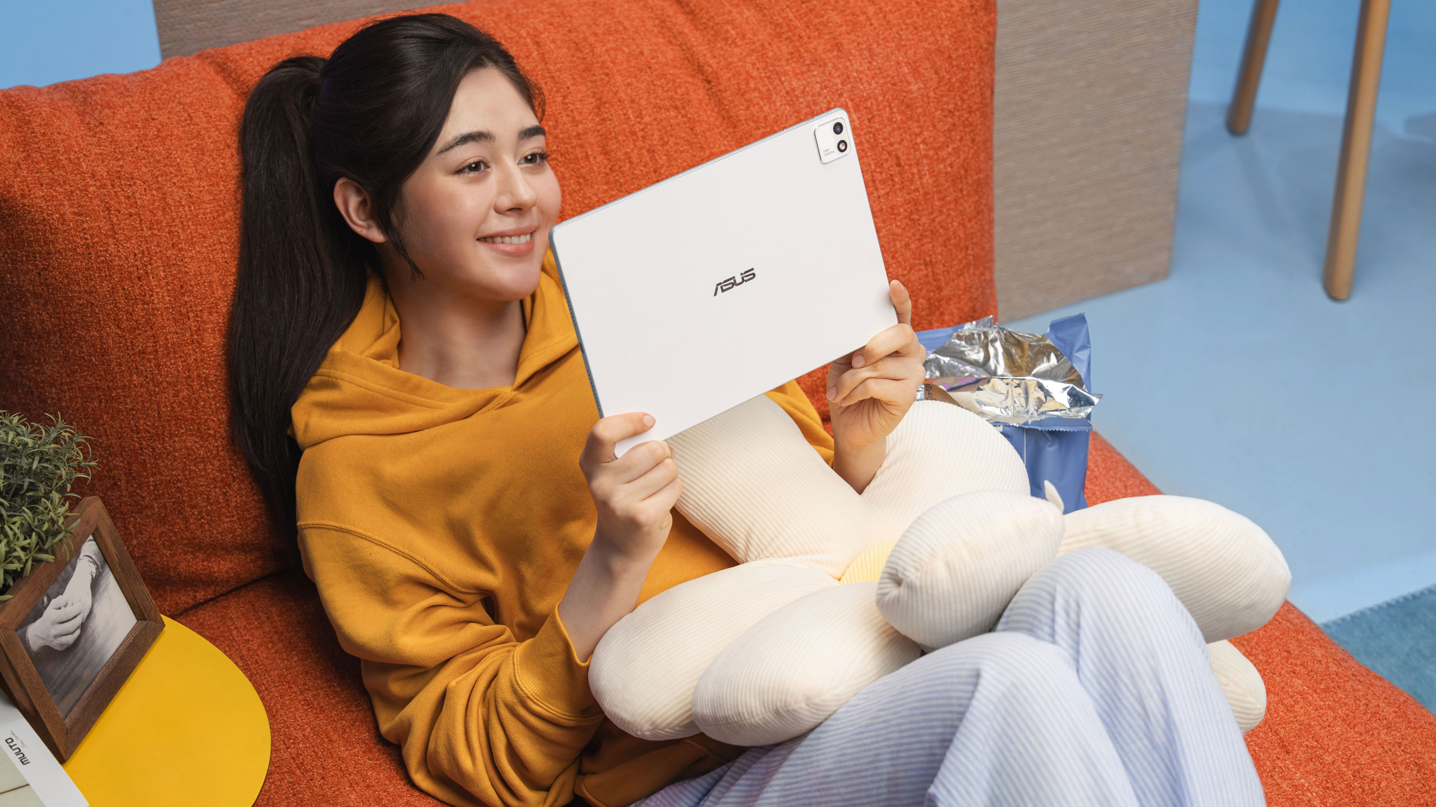 New ASUS tablet and smartwatch take aim at Samsung