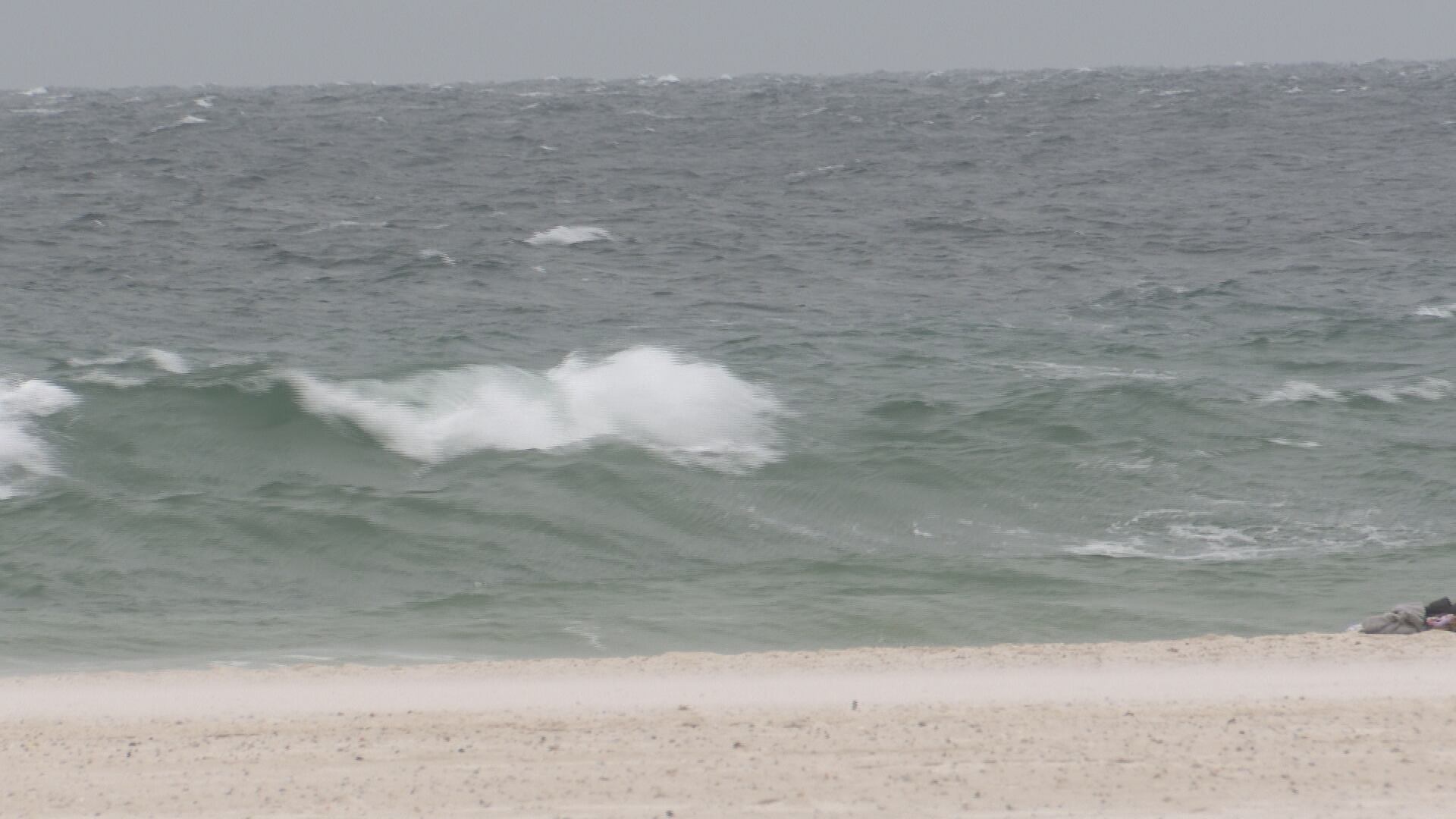 Red flags fly at Gulf Shores as rip current risk increases