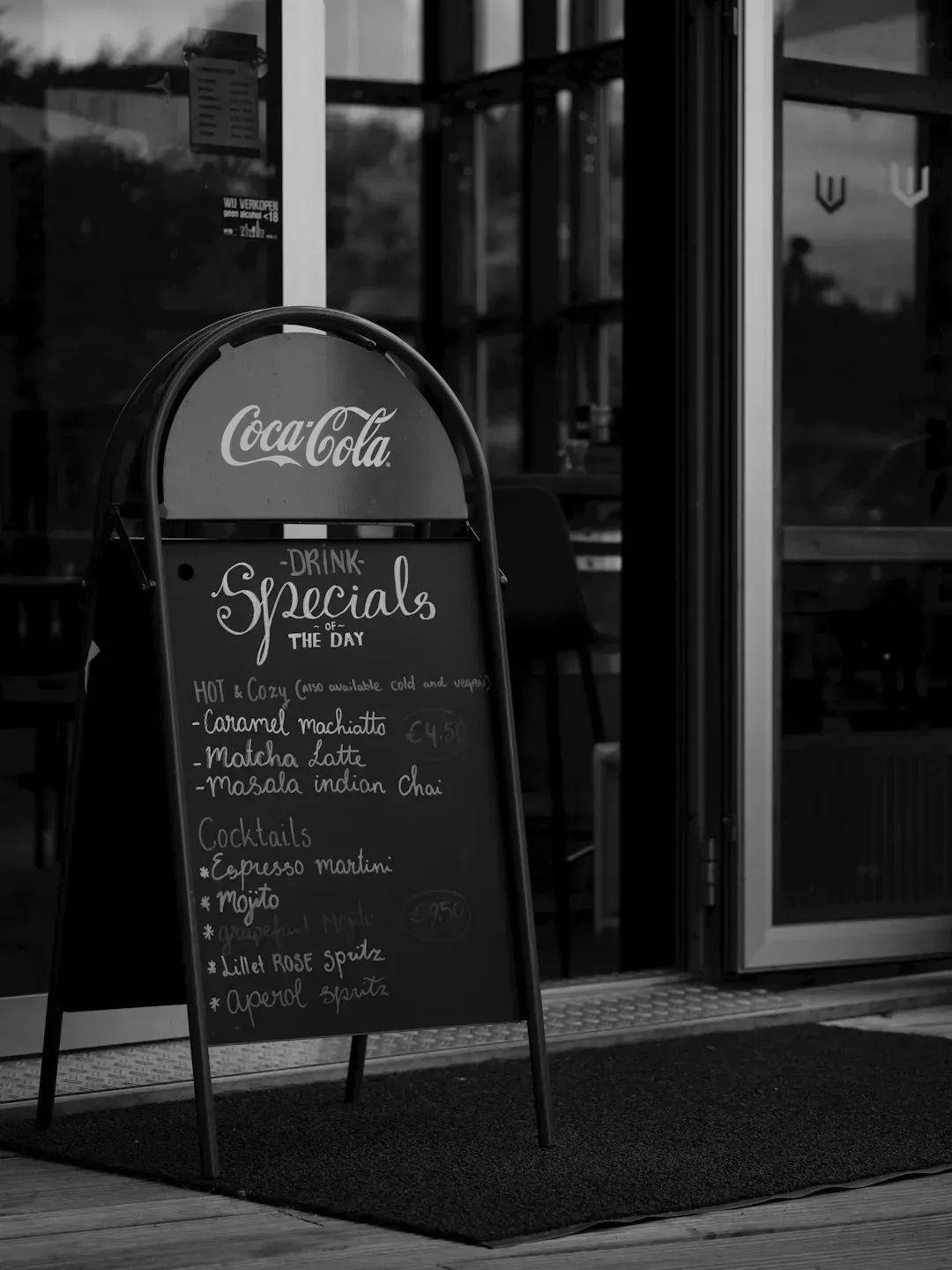 11 behind-the-scenes restaurant secrets most diners never pick up on