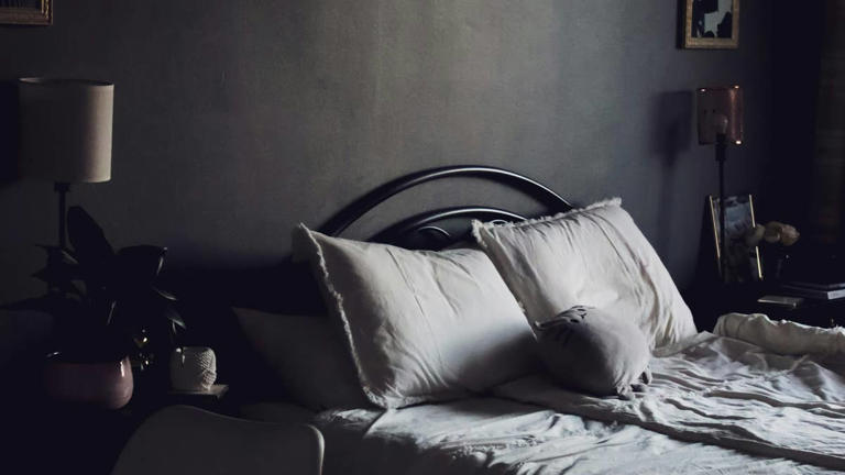 5 paint colors interior designers avoid for dark rooms