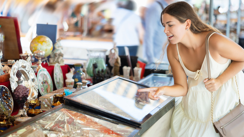 It was massive in the '60s — now it's the ultimate thrift store decor find