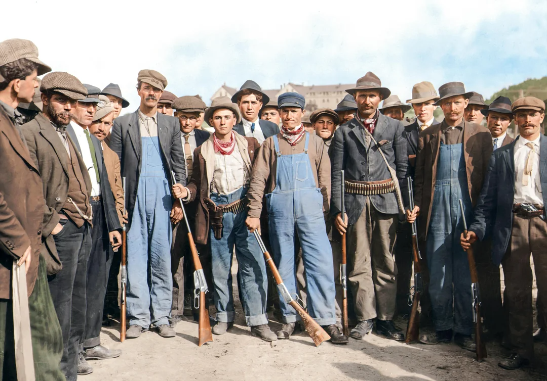 25 colorized photos from the early days in the coal mines