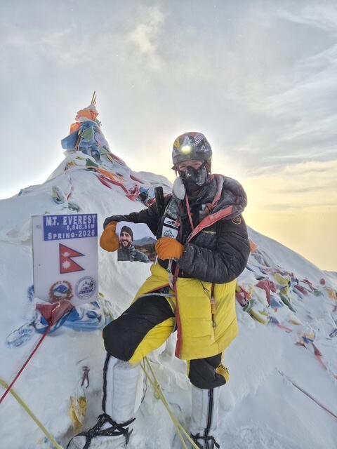 Mass. runner smashes 23-year Mount Everest record, reaches summit in ...