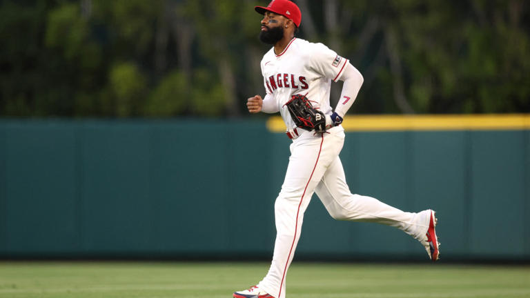 MLB: Angels outfielder recreates José Canseco’s legendary blooper with ...