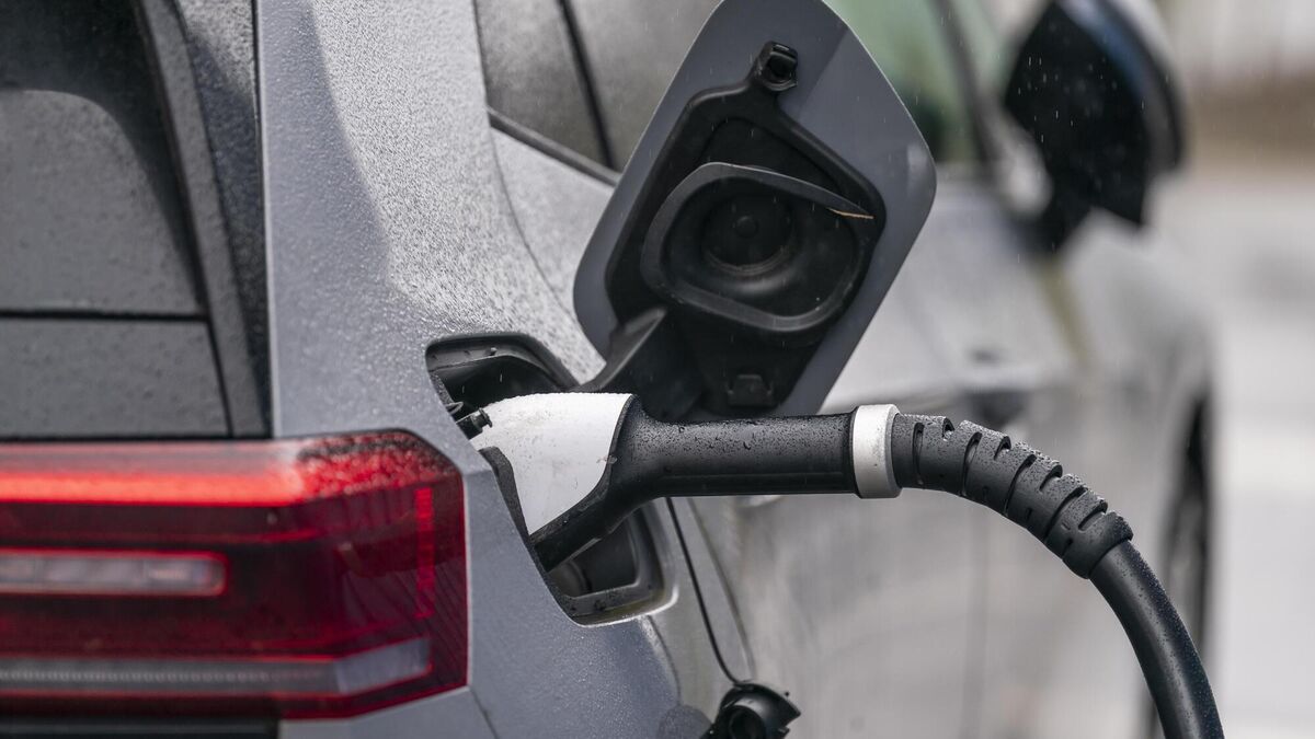 New €5,000 EV scrappage scheme to launch for owners of older petrol and ...