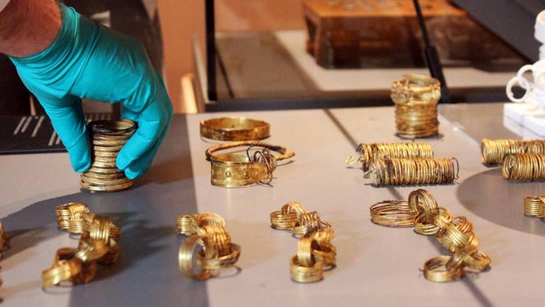 Workers found 117 gold artifacts buried in Germany during pipeline ...