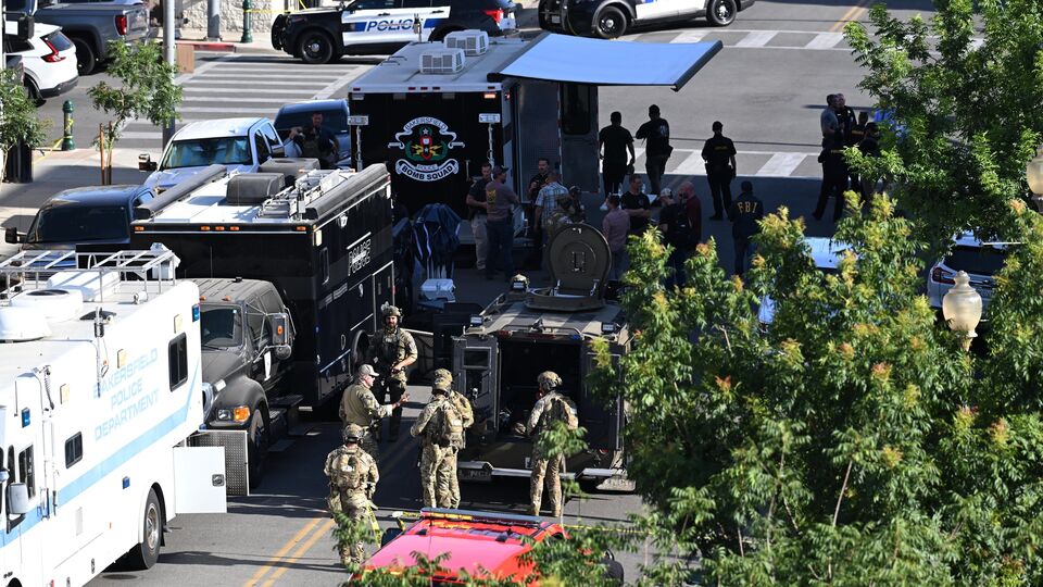 California hostage drama: FBI kills man holding hostages inside a bank ...