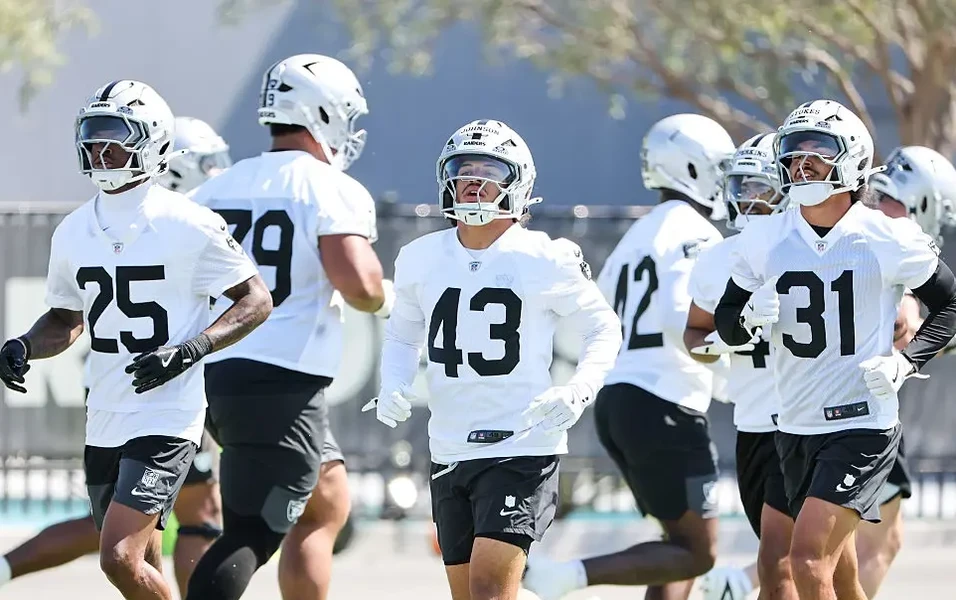 Dennison sets tone for Raiders' offensive line overhaul