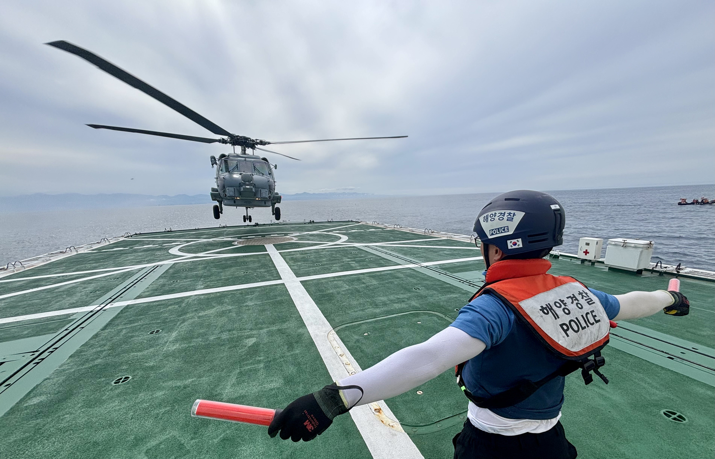 Navy, Coast Guard train together