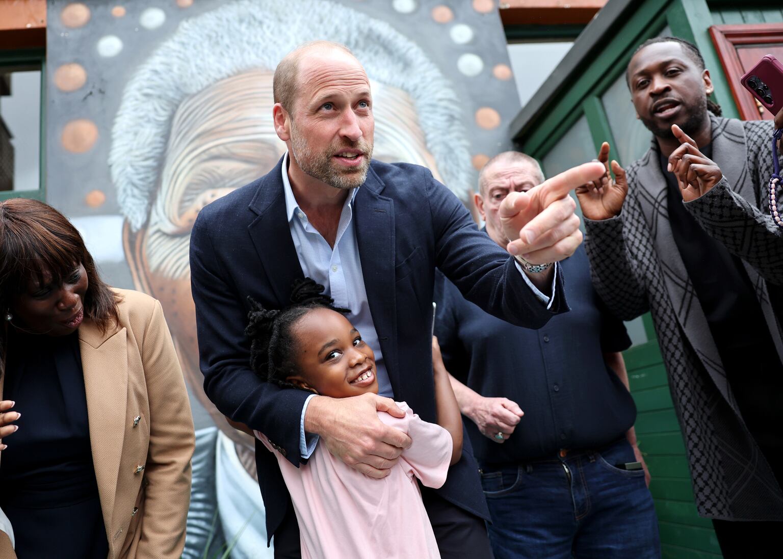 William says 'I love pubs' and pulls pint during visit to Peckham