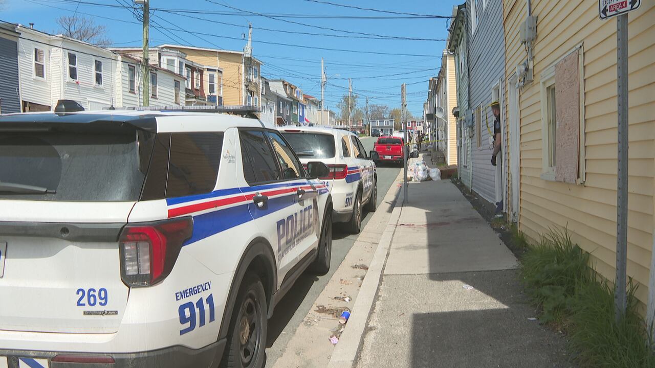 Police hold bloody scene on Spencer Street, 2 weeks after raid on same ...