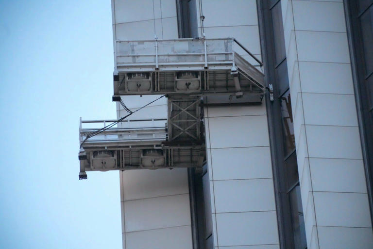3 window washers rescued from Rochester skyscraper
