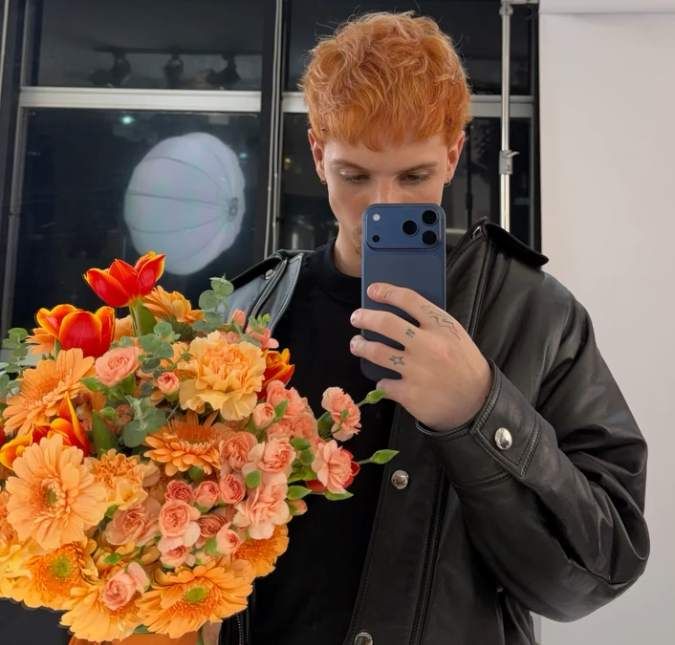 Juliano Floss muda visual e mostra reação de Marina Sena