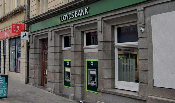Lloyds Bank issues '£700' warning for branch customers