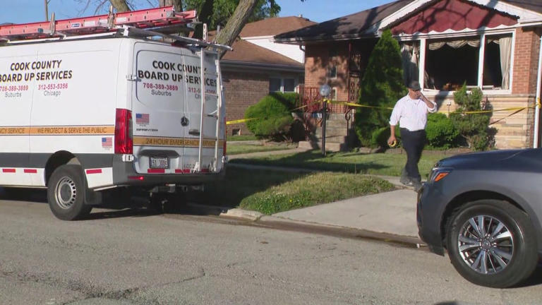 3 rescued from early-morning house fire in Roseland