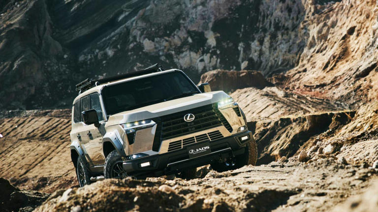 I drove the 2026 Toyota 4Runner Trailhunter and Lexus GX Overtrail ...